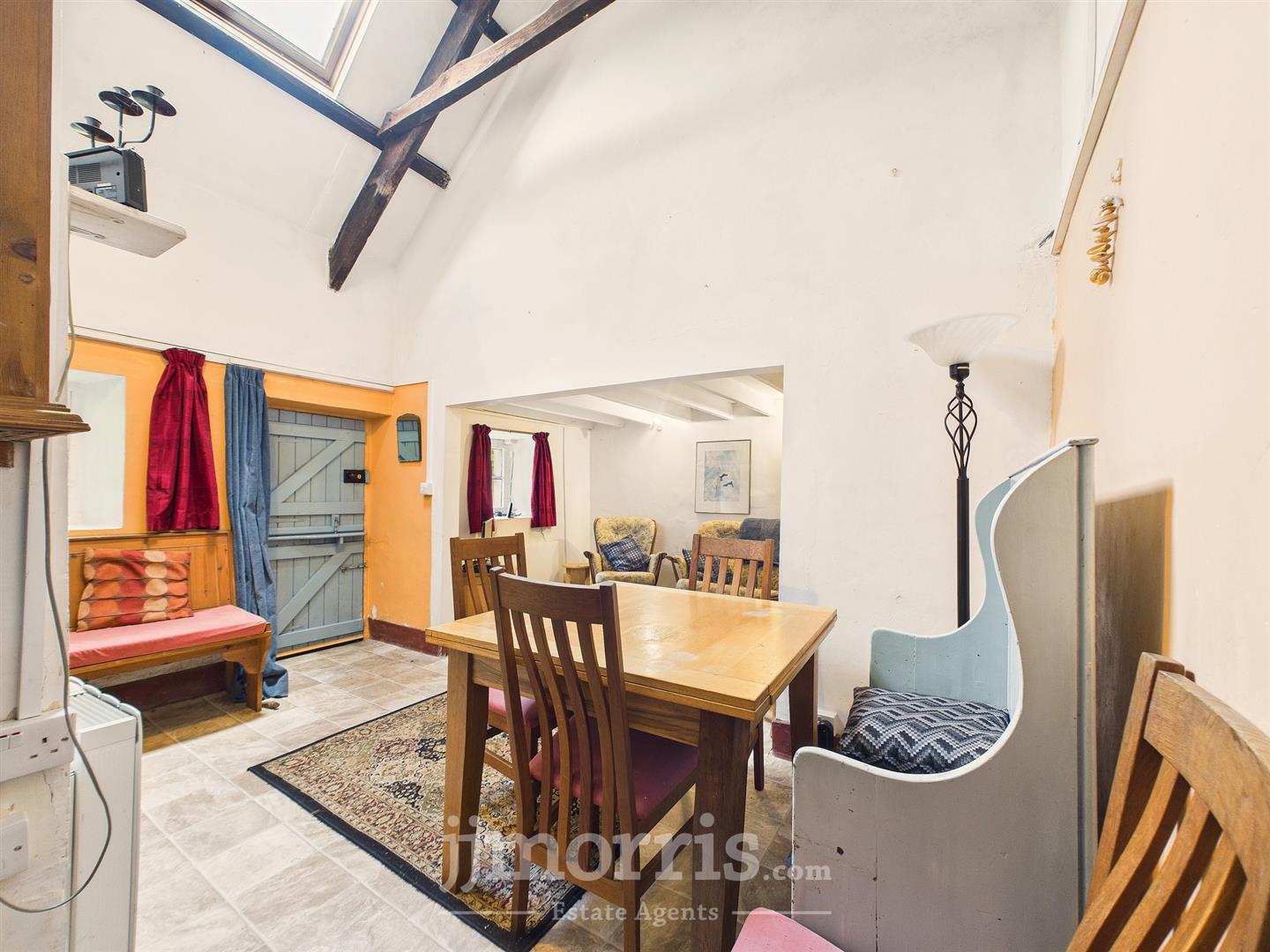 Cwmllan, Pontfaen, Fishguard – JJMorris